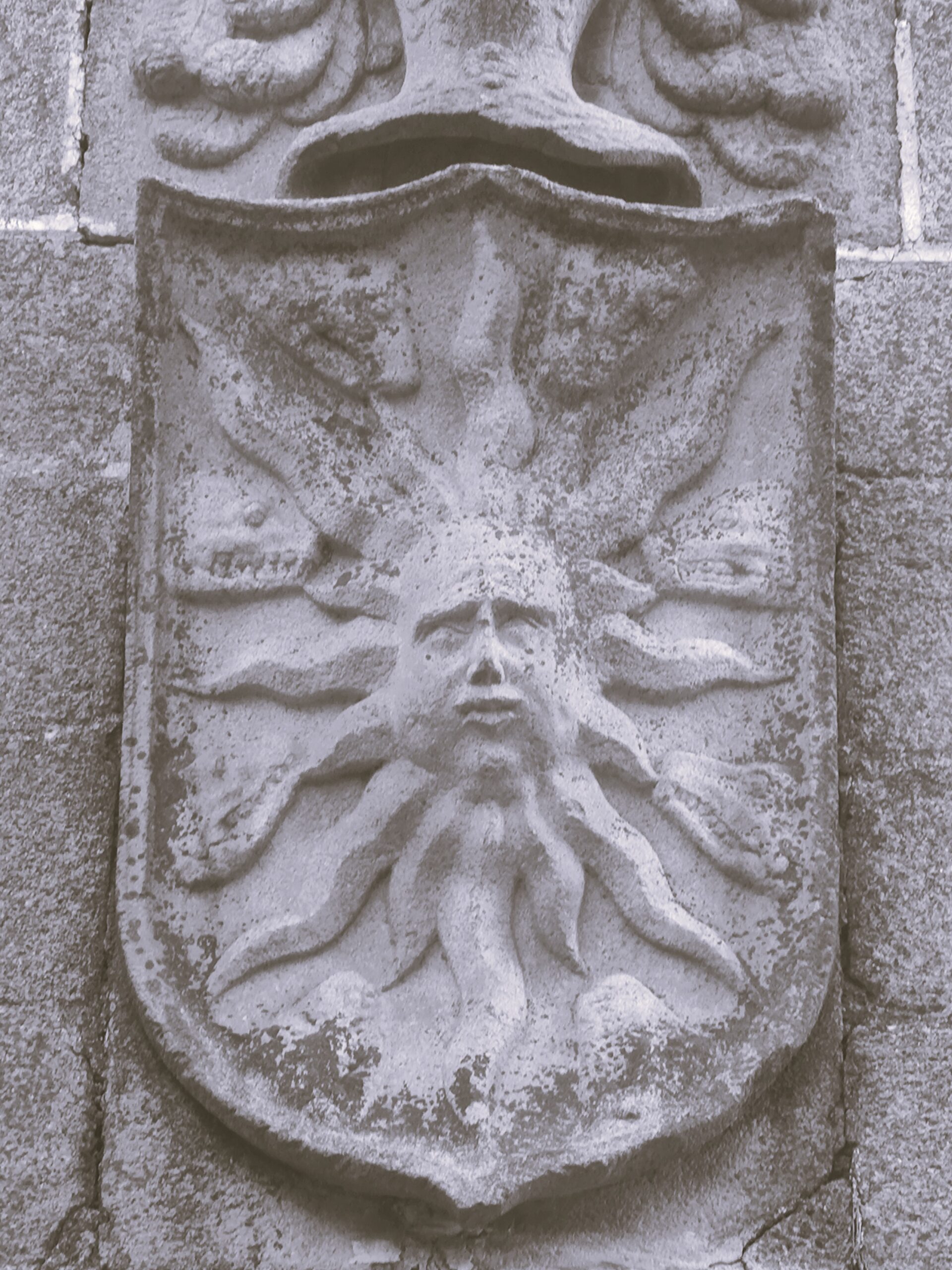 La leyenda de los escudos de la Casa del Sol - Voces desde la Cueva